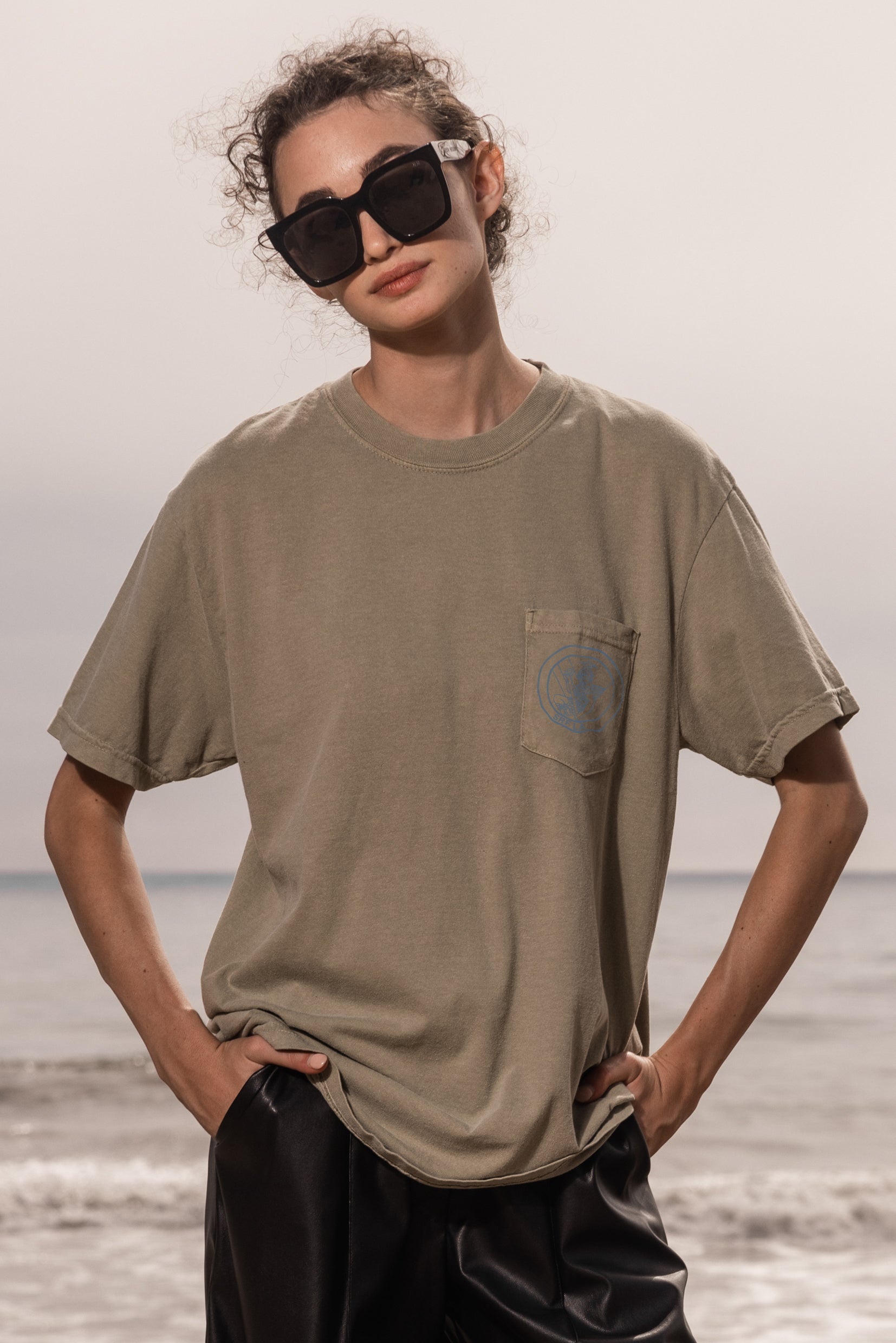 SRF Guy Tee - Dusty Sand – Heidi Merrick